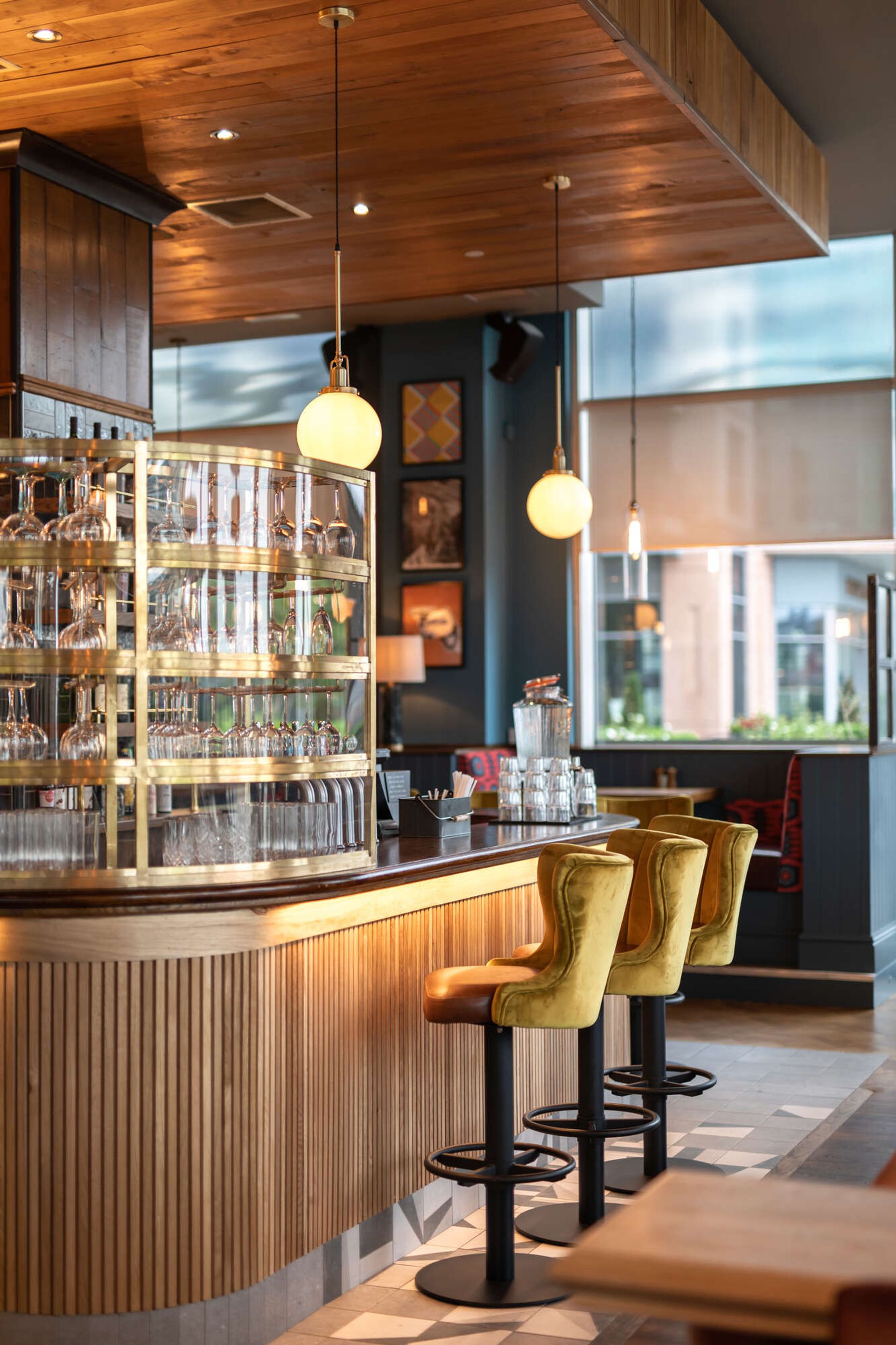 The Riverside | pub | Vauxhall | Young's Pub