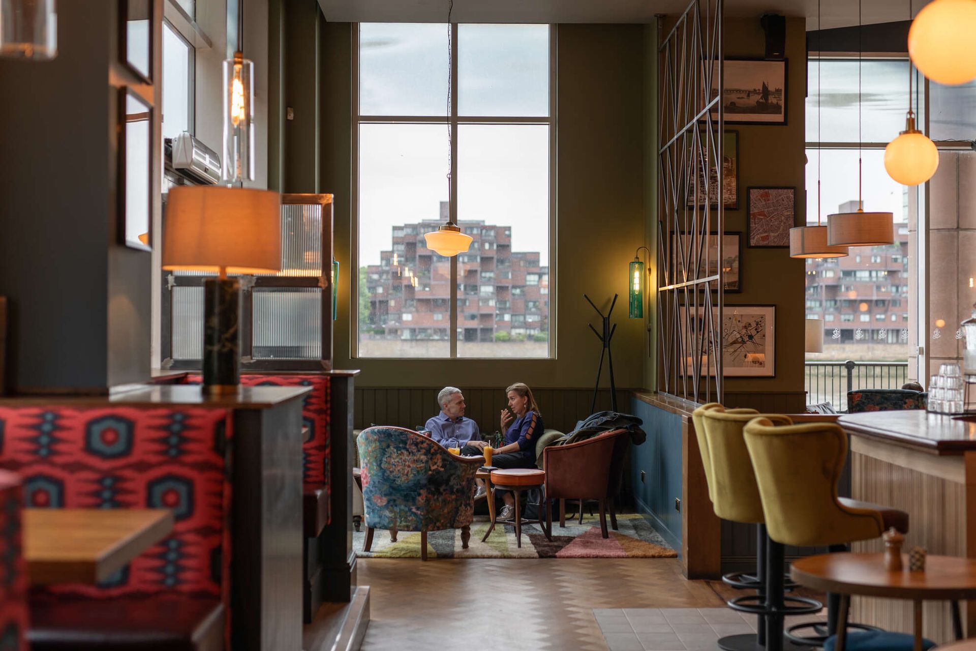 The Riverside | pub | Vauxhall | Young's Pub